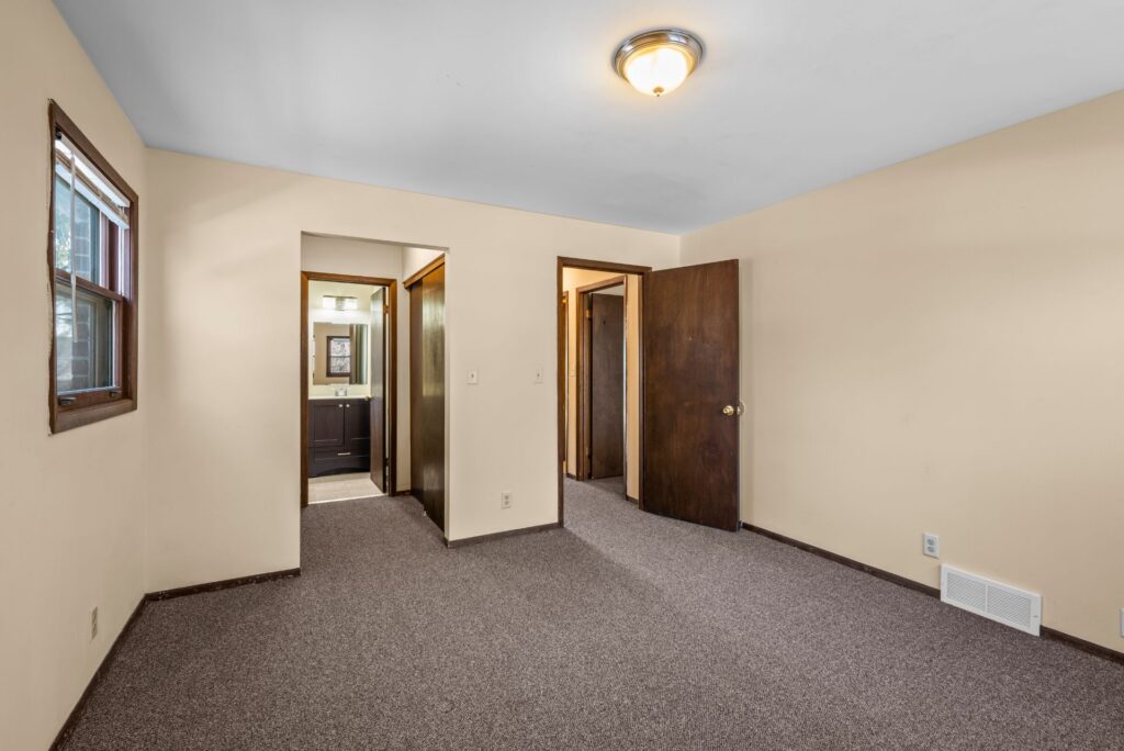 Good Hope Road Apartments | Glendale, WI | Select Properties